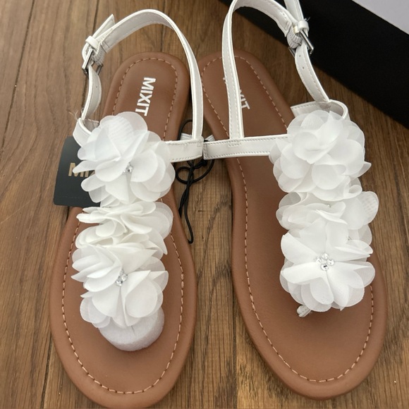 Mixit | Shoes | Mixit White Floral Sandals | Poshmark